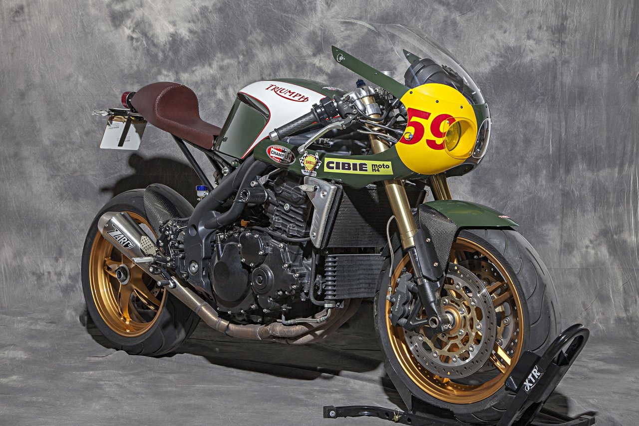 Triumph Speed Triple Extreme XTR: racing old style