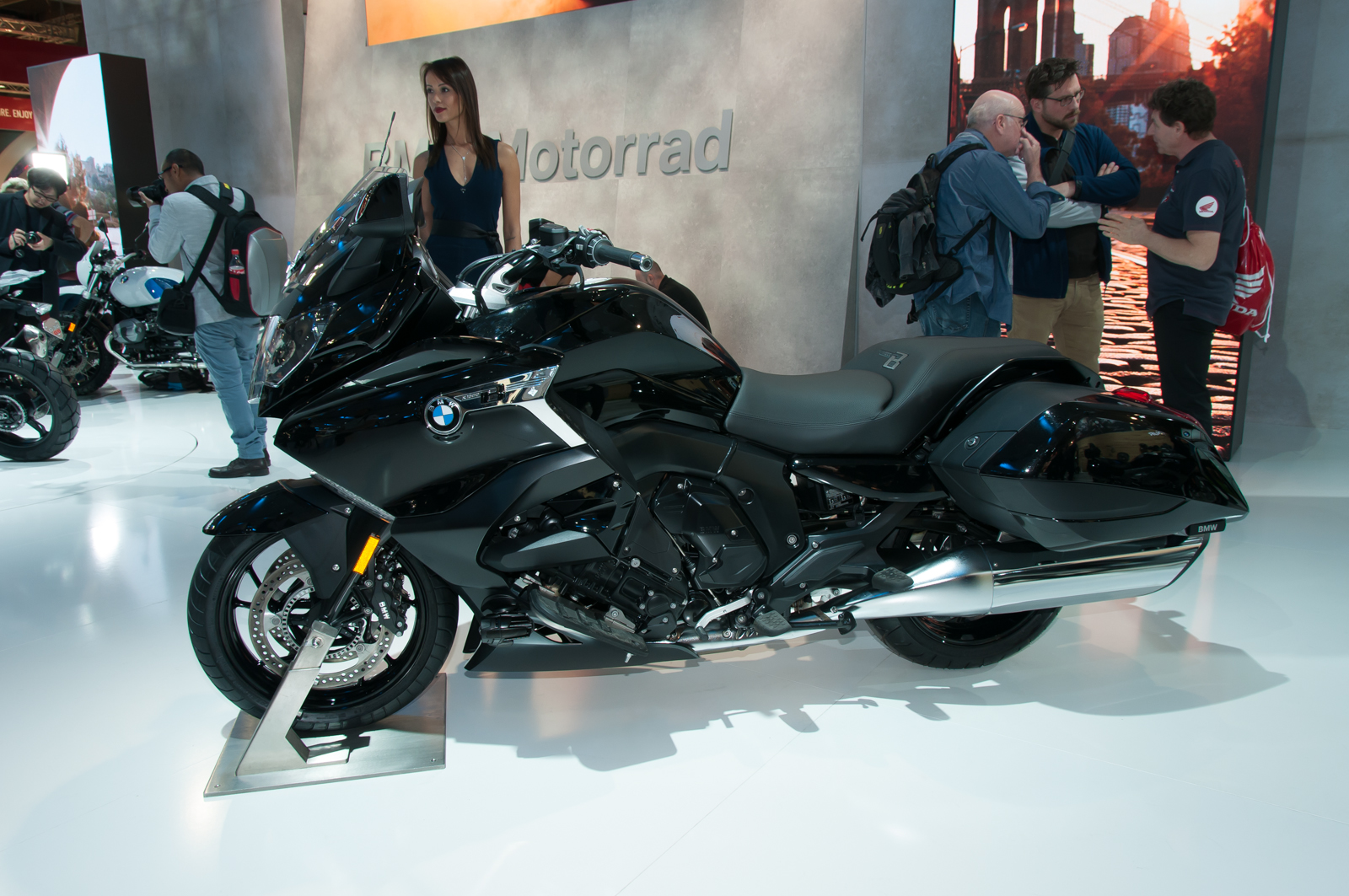 EICMA 2016 - BMW K 1600 B, la “bagger” in salsa bavarese