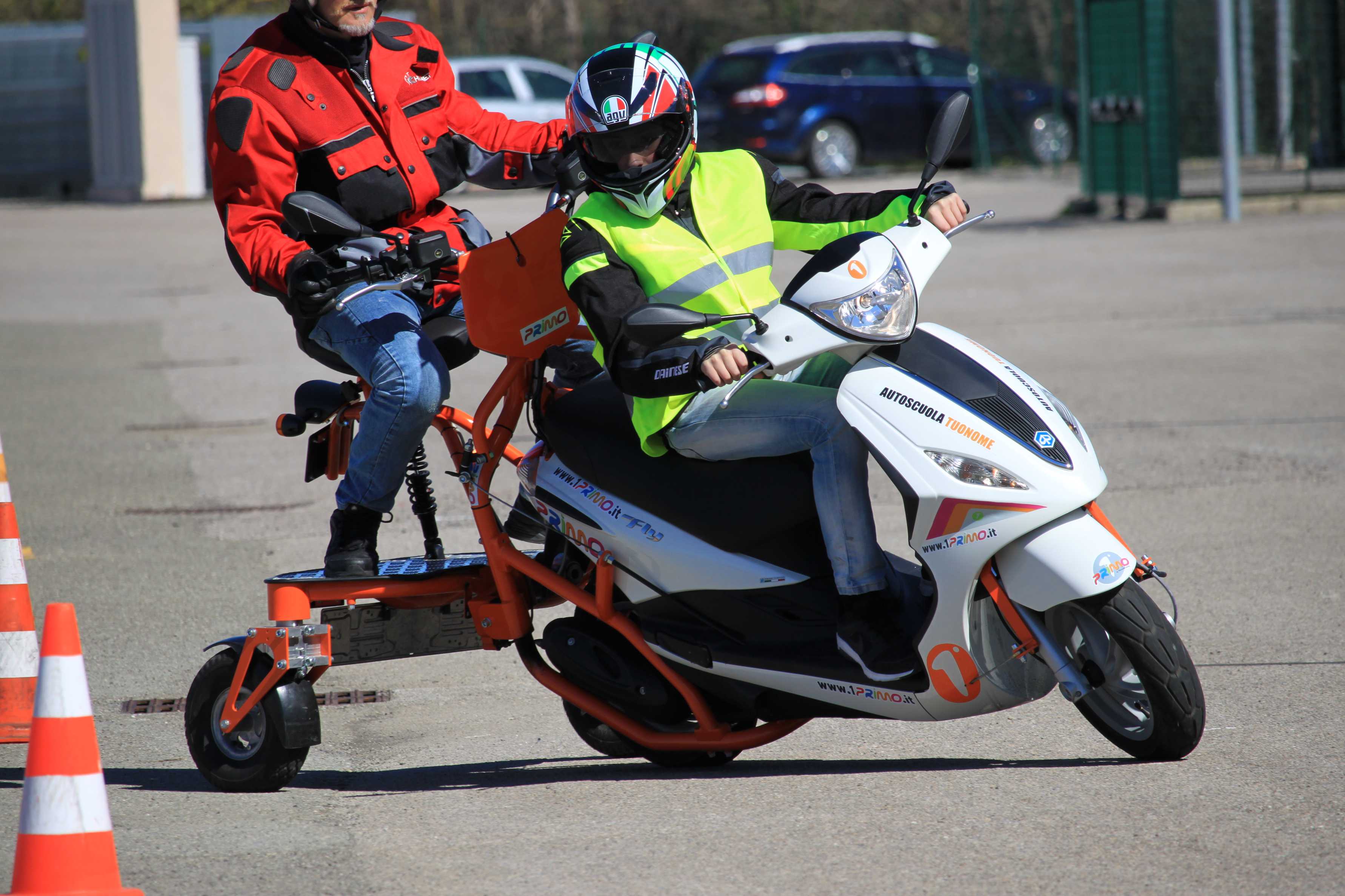 Scuola guida: - Primo, il cinquantino con doppi comandi