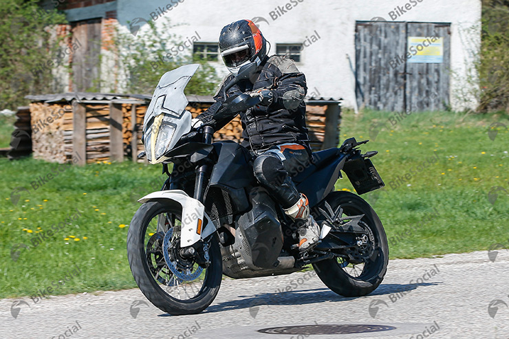 KTM 790 Adventure, anche in versione Touring
