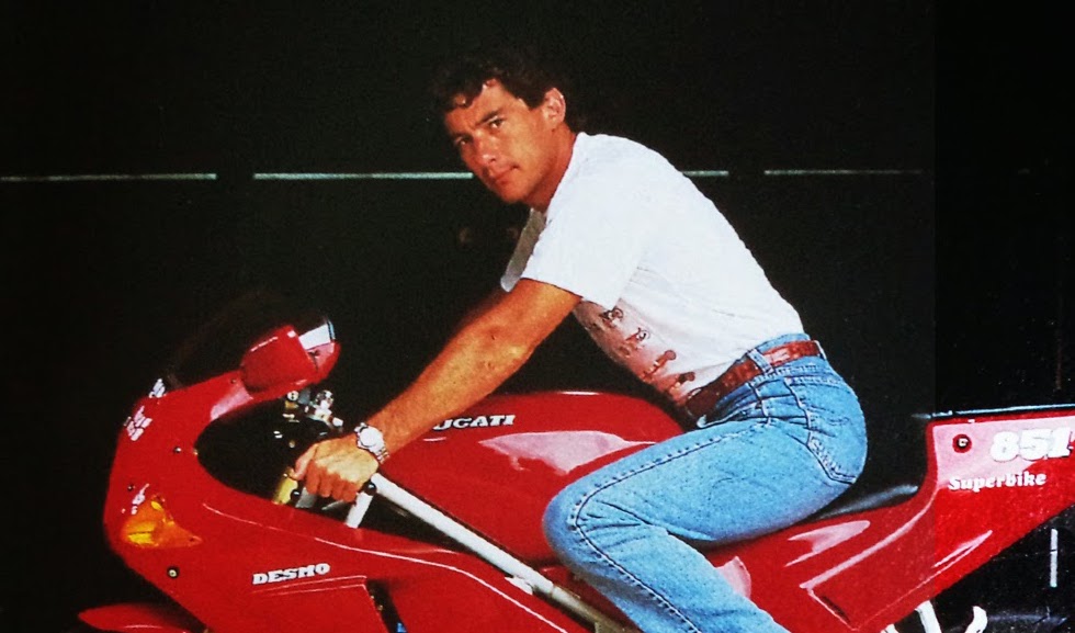 Senna 26 anni dopo: un campione con la Rossa (a due ruote) nel cuore