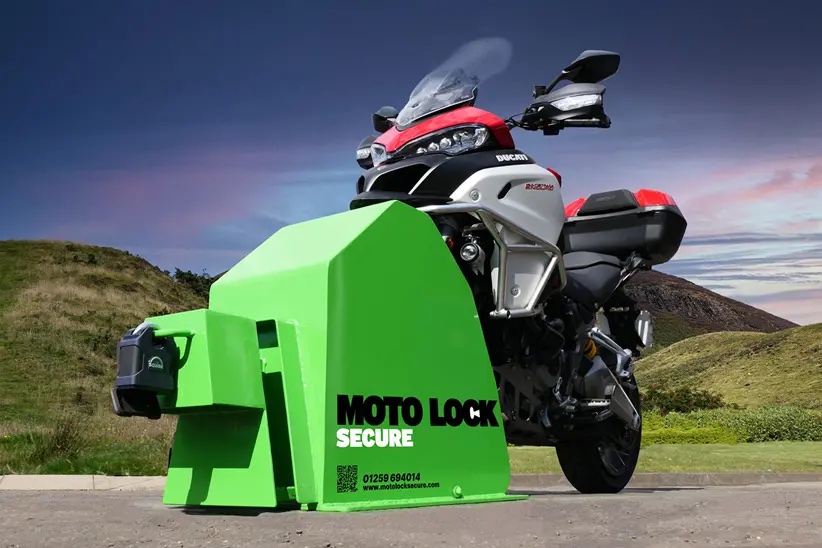 Moto Lock Secure, dall'Inghilterra arriva il parcheggio moto a prova di ...