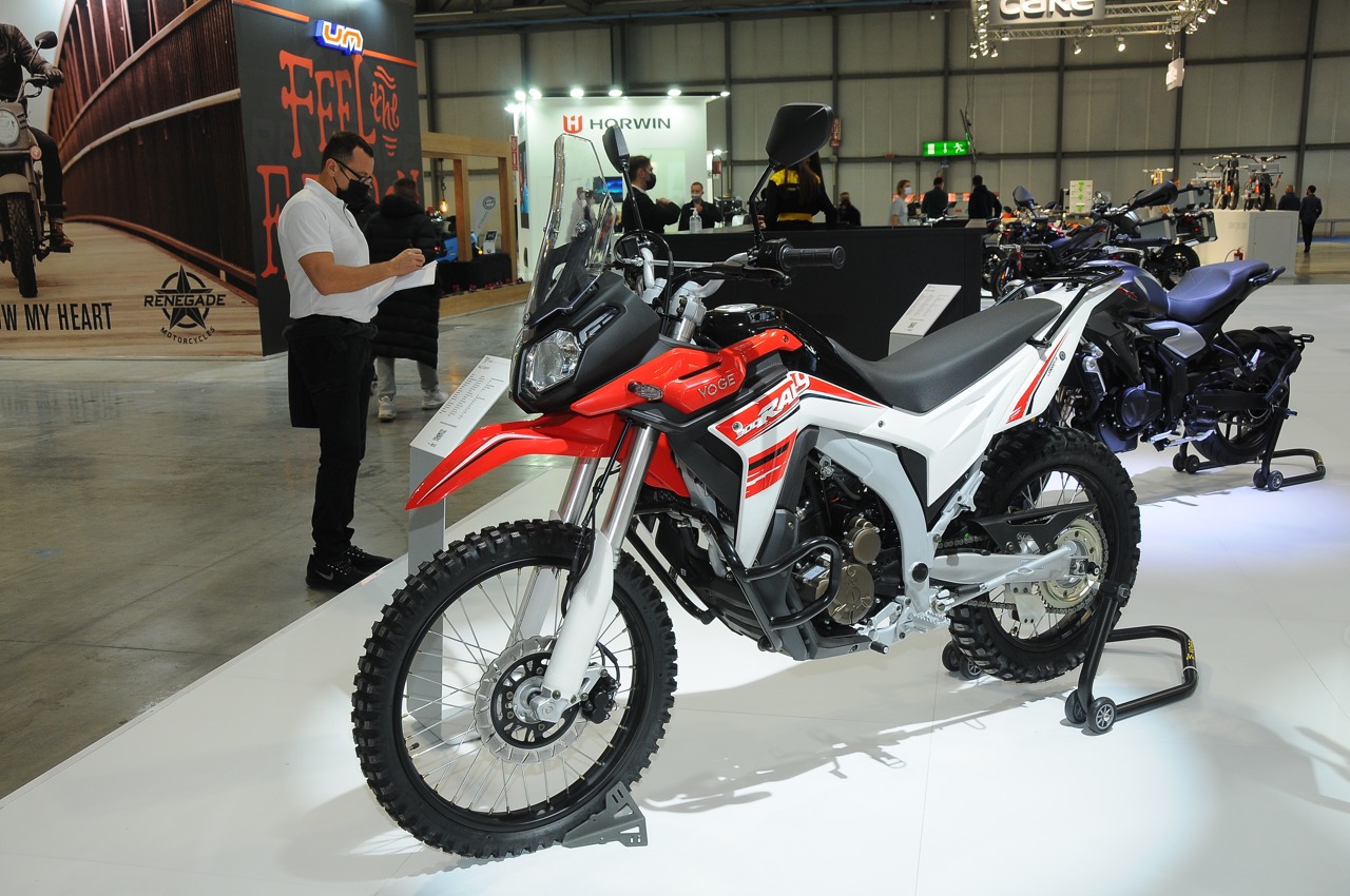 EICMA 2021 - Voge 300 GY Rally, crossover moderna e ben dotata
