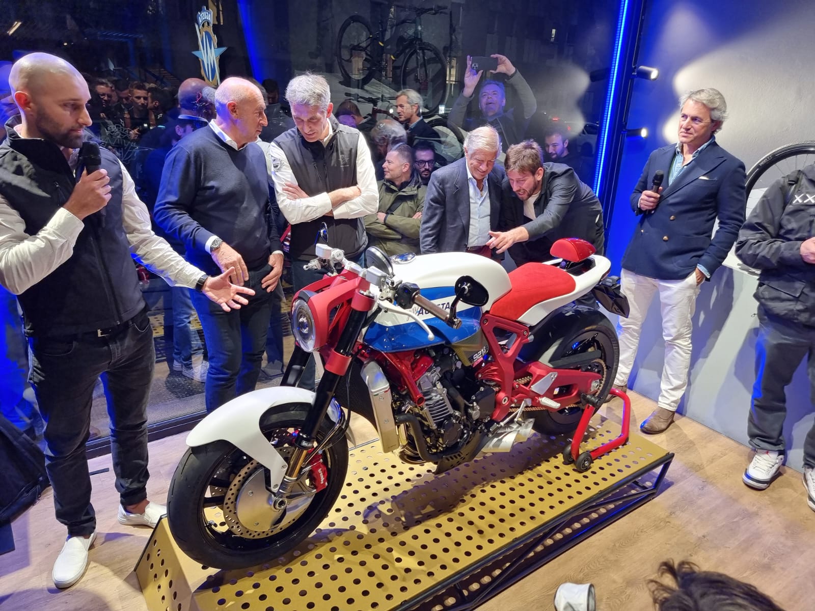 MV Agusta 921S: il futuro viene dal passato