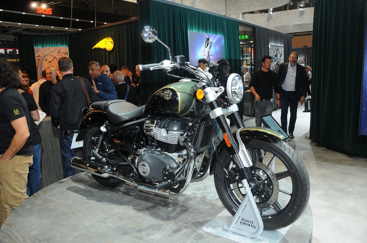 EICMA 2022 - Royal Enfield Super Meteor 650, un classico moderno