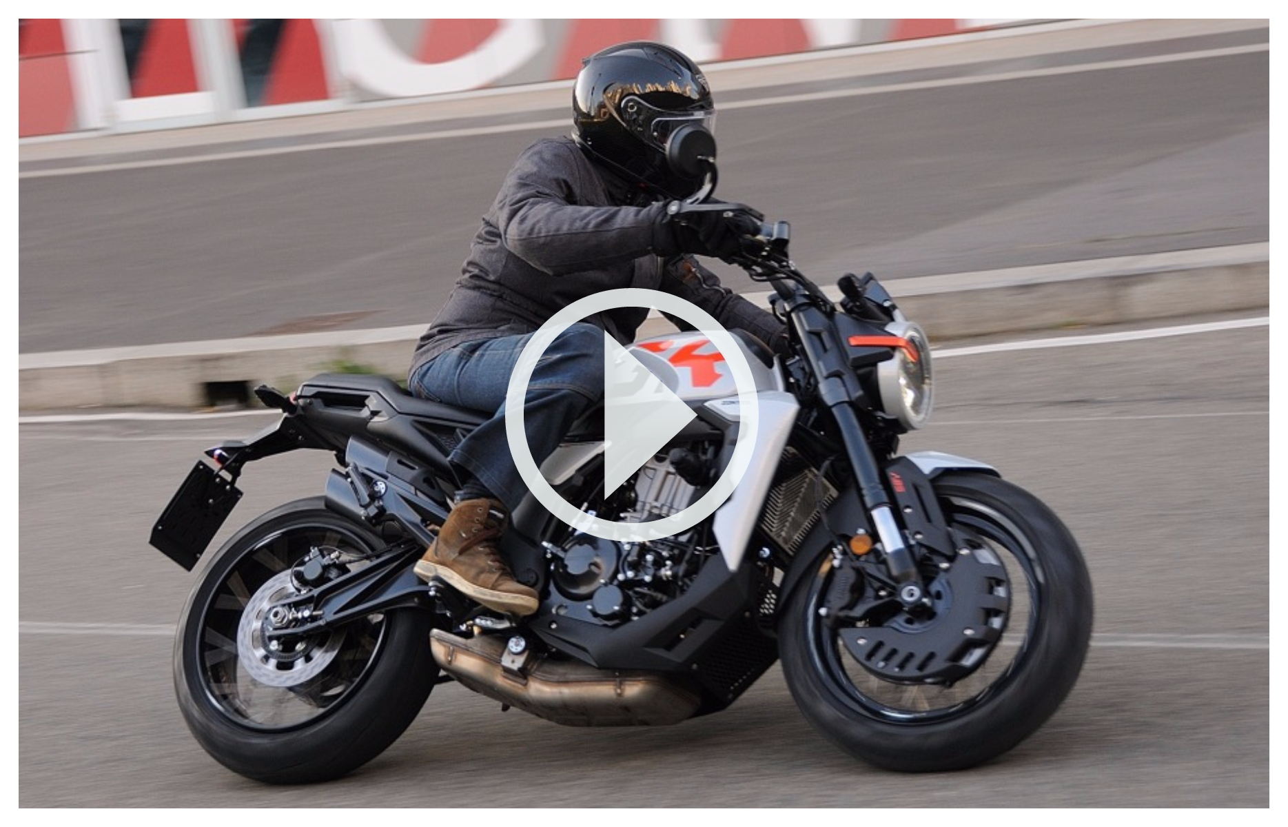 Zontes GK 350, classica con brio