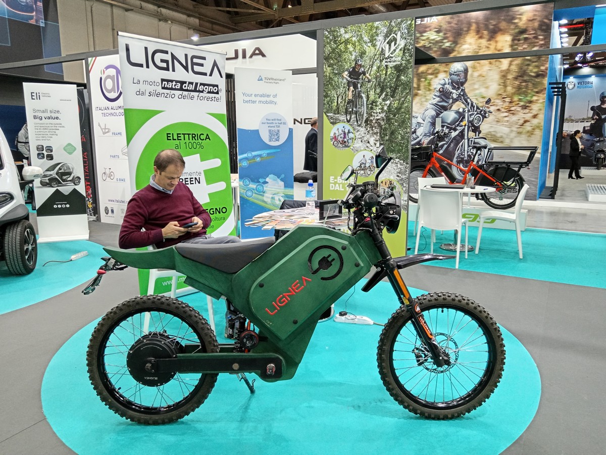 Lignea, la moto tutta di legno