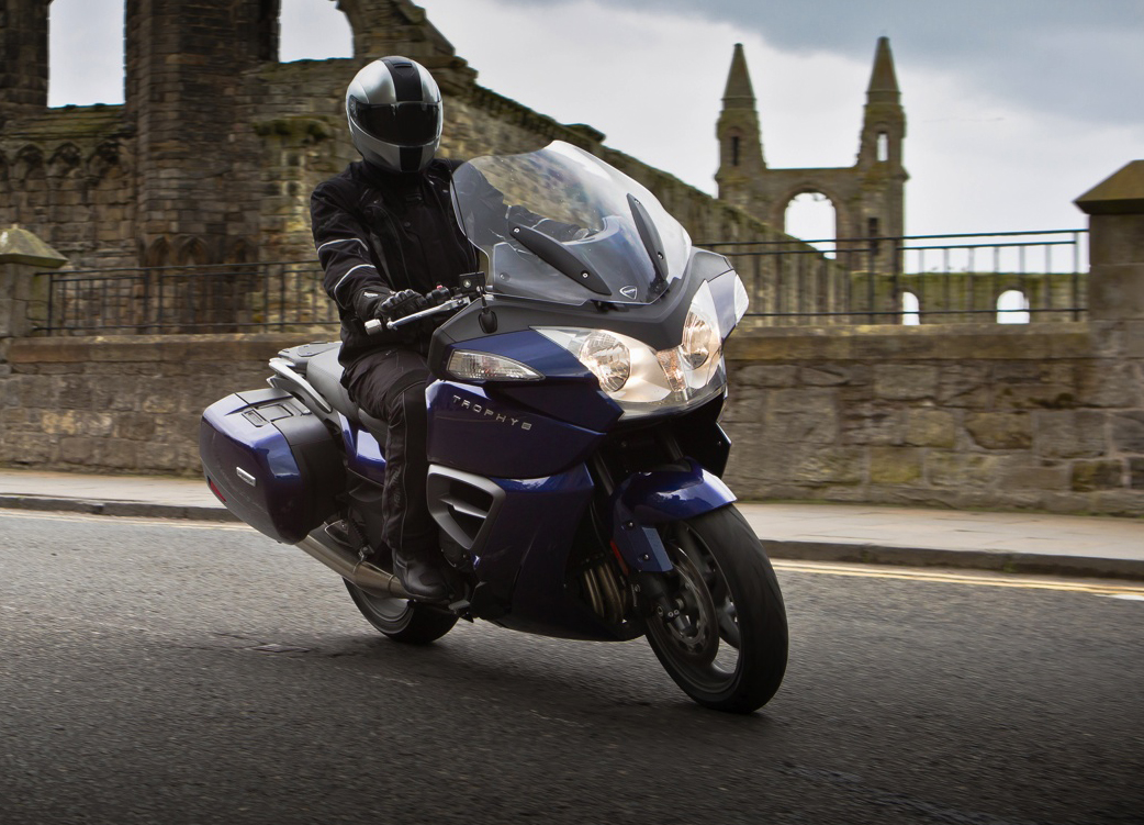 Triumph Trophy prezzo, informazioni tecniche, foto e video - Insella.it