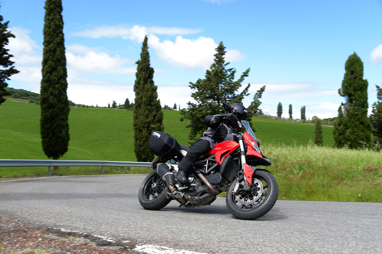 Ducati Hyperstrada: agile e potente