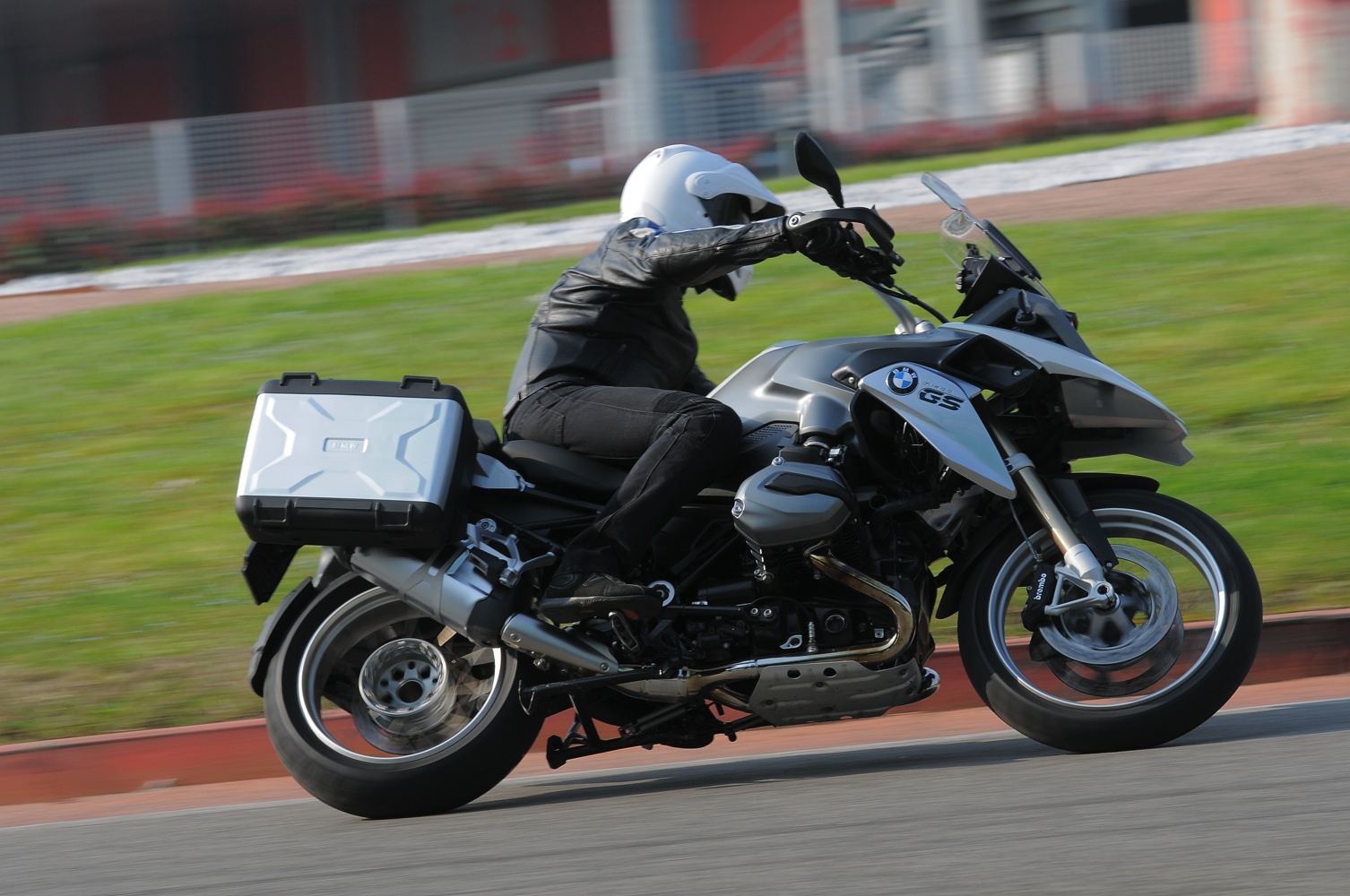 BMW Serie R GS prezzo, informazioni tecniche, foto e video - Insella.it