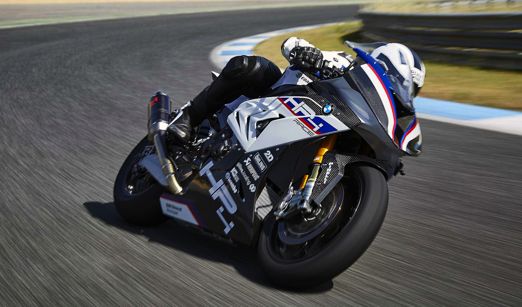 BMW HP prezzo, informazioni tecniche, foto e video - Insella.it