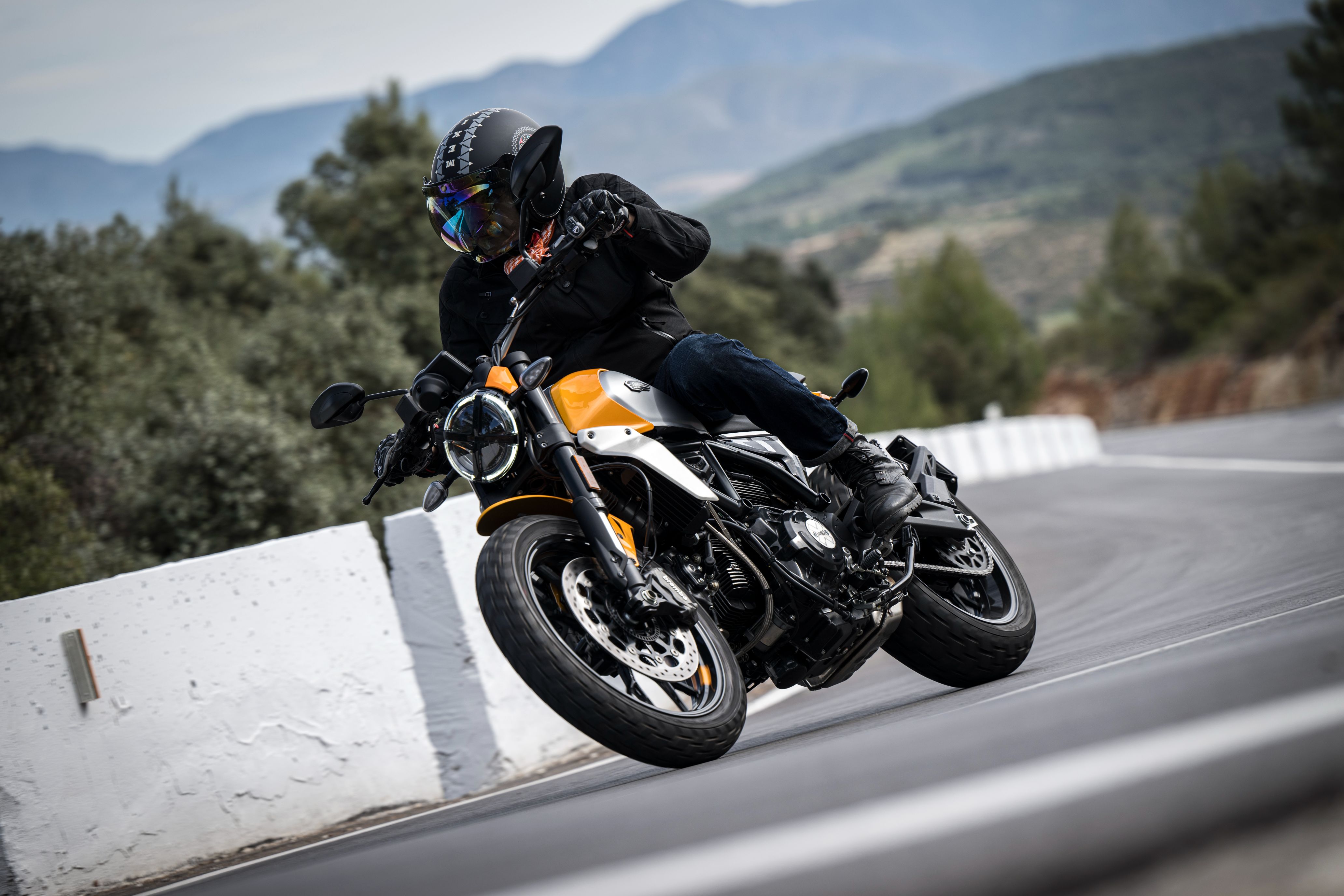 Ducati Scrambler 800 Icon 2023 prezzo, informazioni tecniche, foto e ...