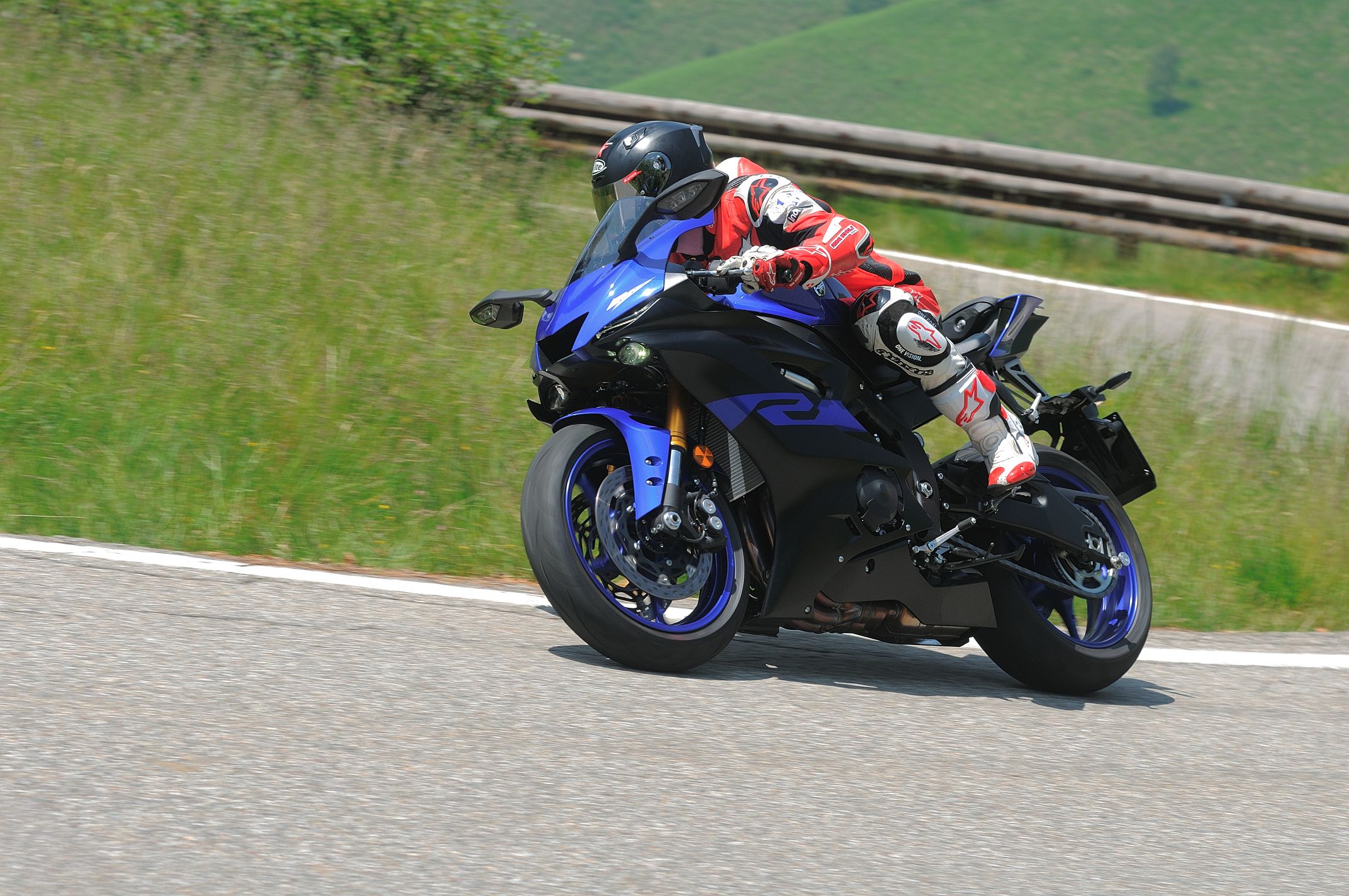 Yamaha YZF R6 2019 prezzo, scheda tecnica, dati, foto e video - Insella.it