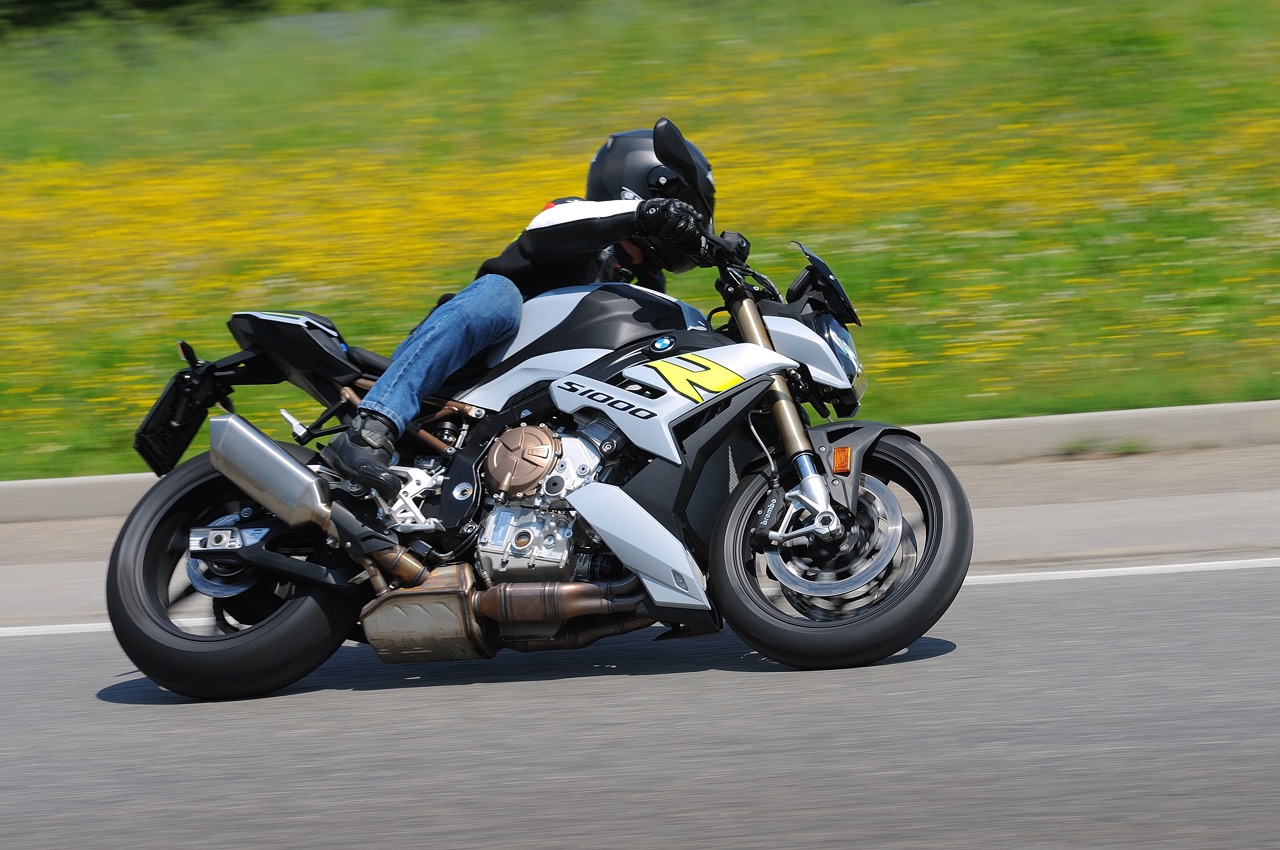 BMW S 1000 R 2022 prezzo, scheda tecnica, dati, foto e video - Insella.it