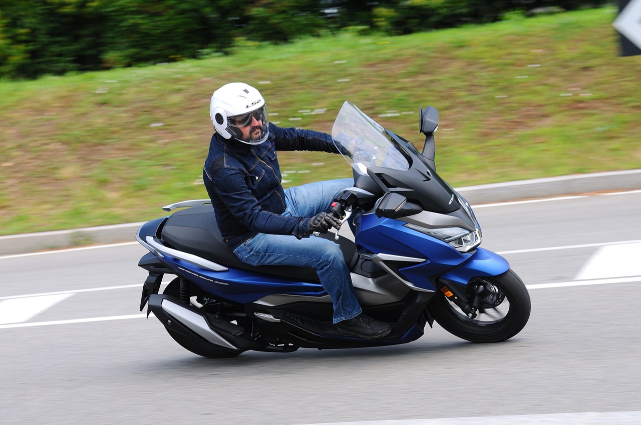 Honda Forza 350 2021 prezzo, scheda tecnica, dati, foto e video ...