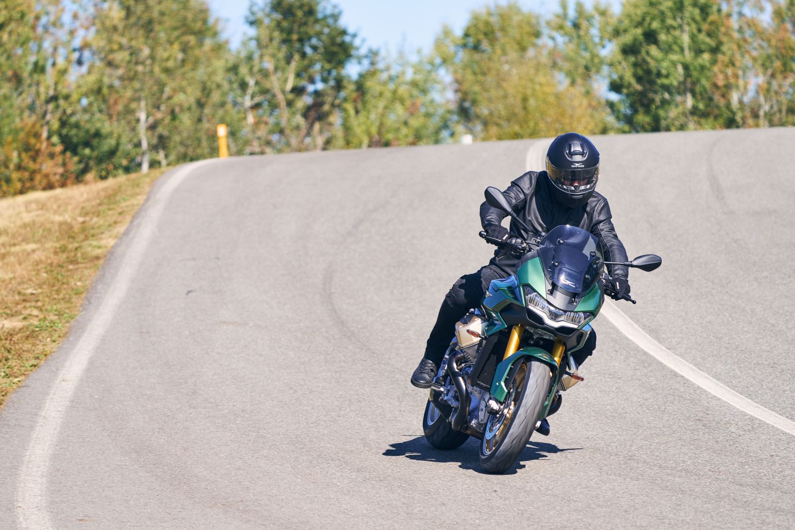 Moto Guzzi V100 Mandello listino prezzo - scheda tecnica - foto ...