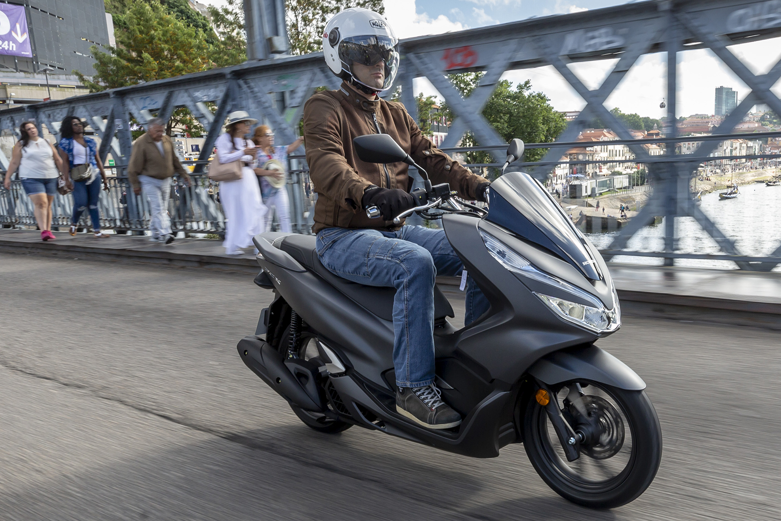 Honda PCX listino prezzo - scheda tecnica - foto - Insella.it