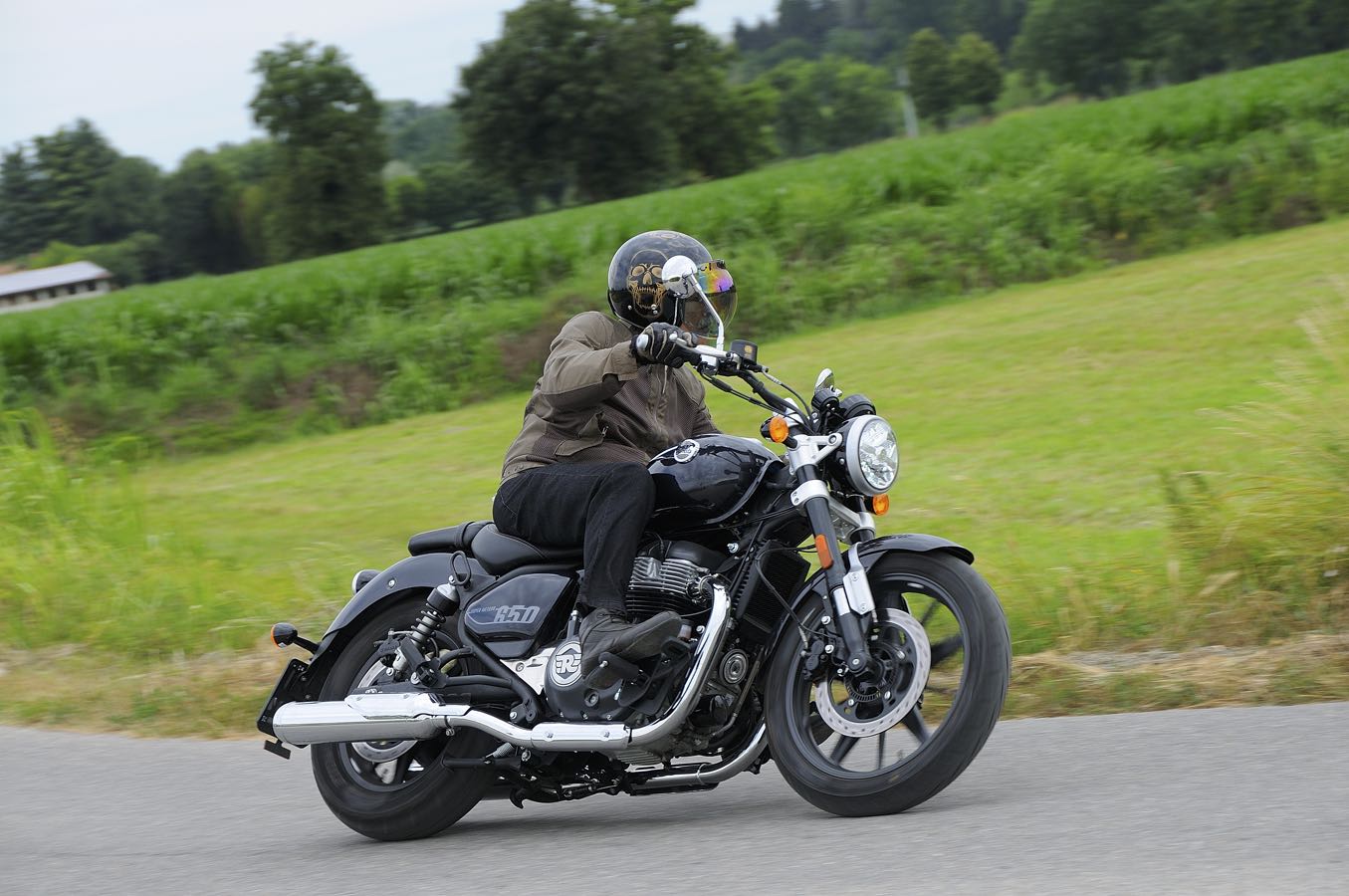 Royal Enfield Super Meteor listino prezzo - scheda tecnica - foto ...