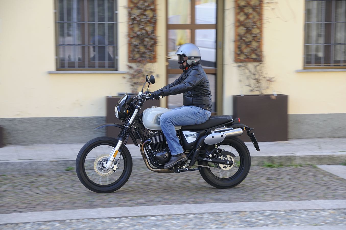 SWM Six, modello fuori listino, prezzo, scheda tecnica, foto - InSella.it