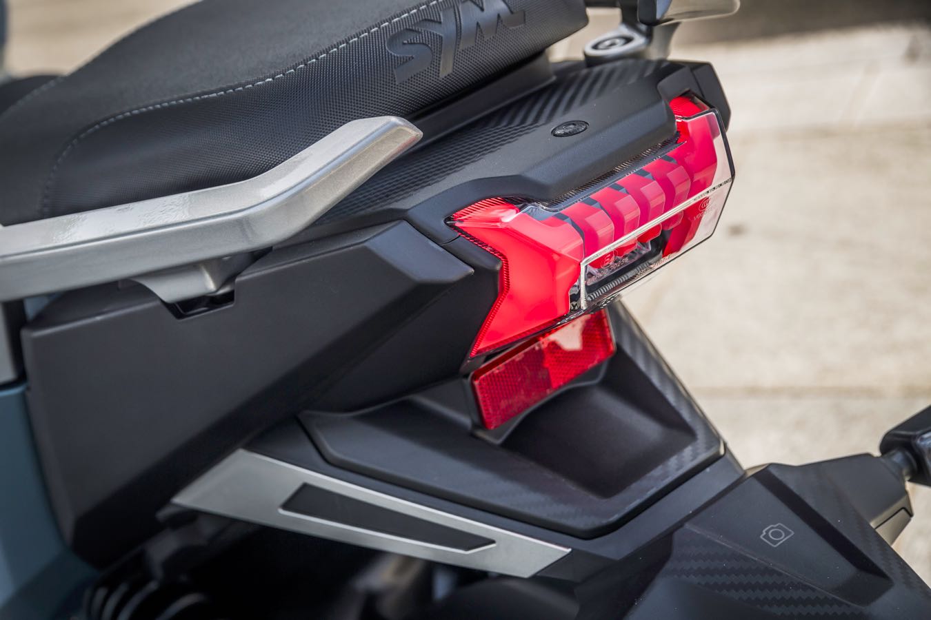 Sym ADX listino prezzo - scheda tecnica - foto - Insella.it